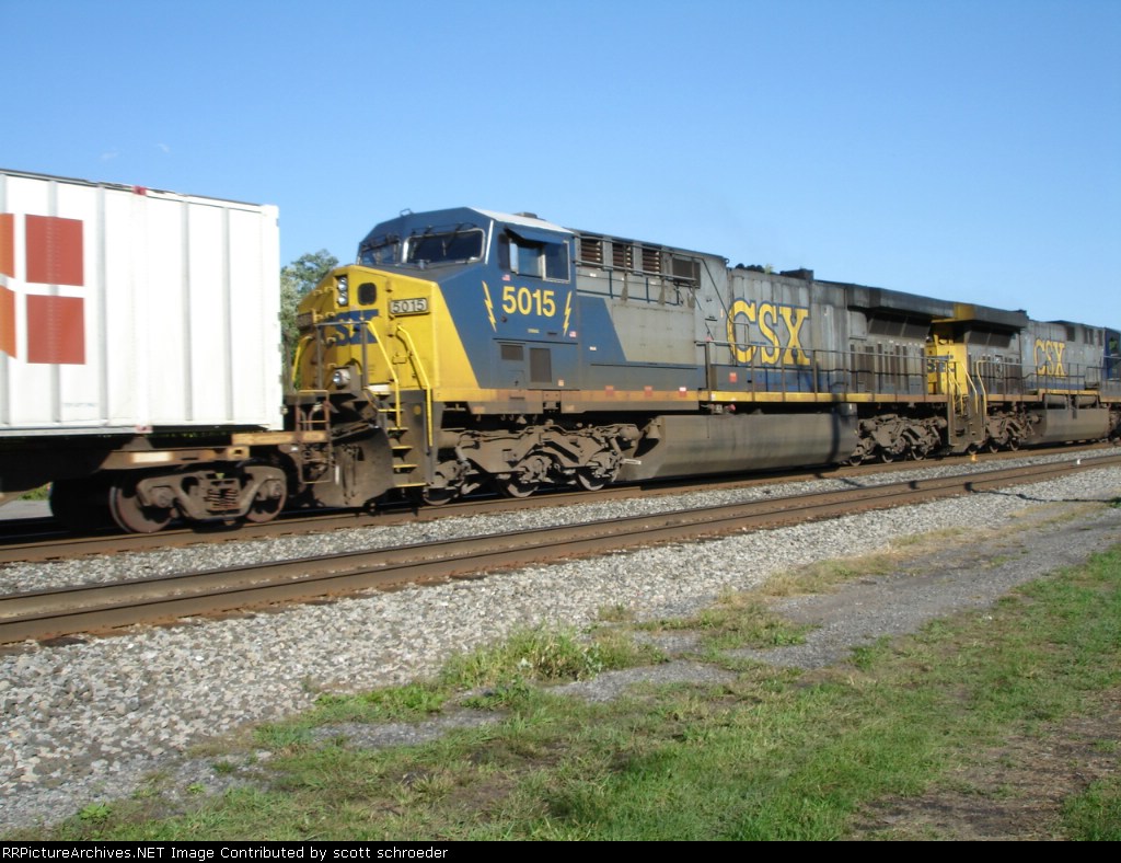 CSX 5015 & CSX 664 EB on the #2 Track